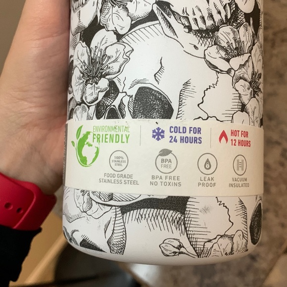 Hydrapeak | Kitchen | Limited Edition Hydrapeak Skull 32 Oz Bottle With ...